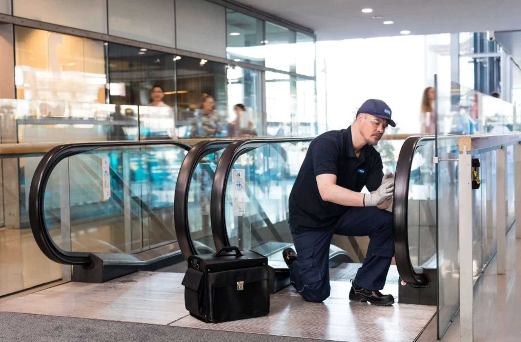 Mantenimiento de escaleras eléctricas - Conekta - Ascensores y Escaleras Eléctricas